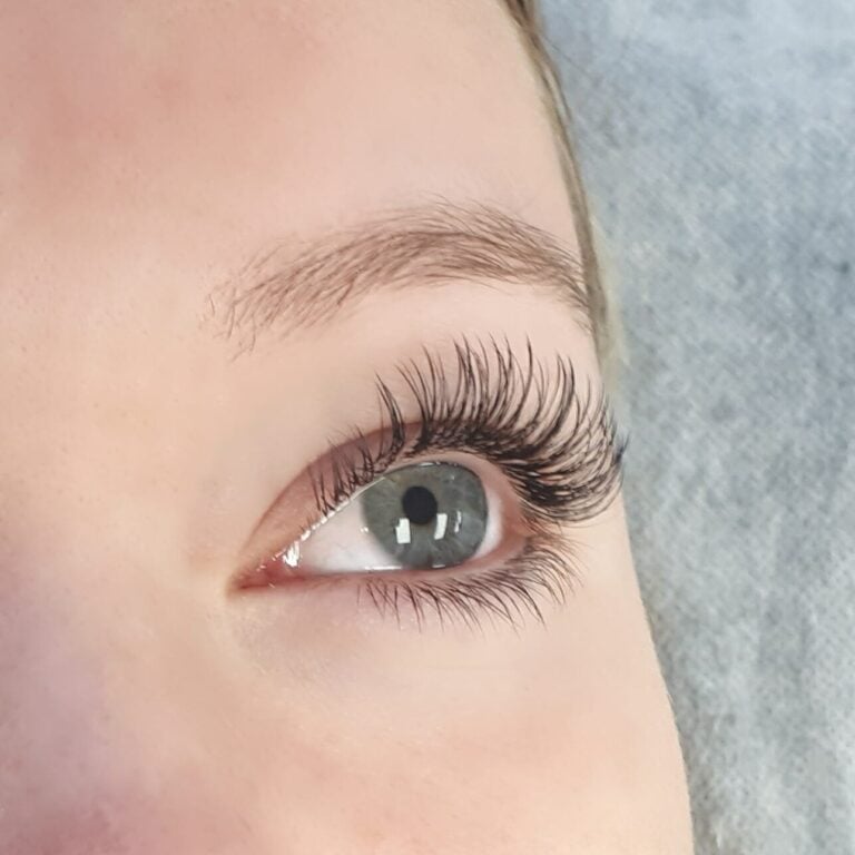 Natural Lash Extensions: Your Ultimate How-To Resource